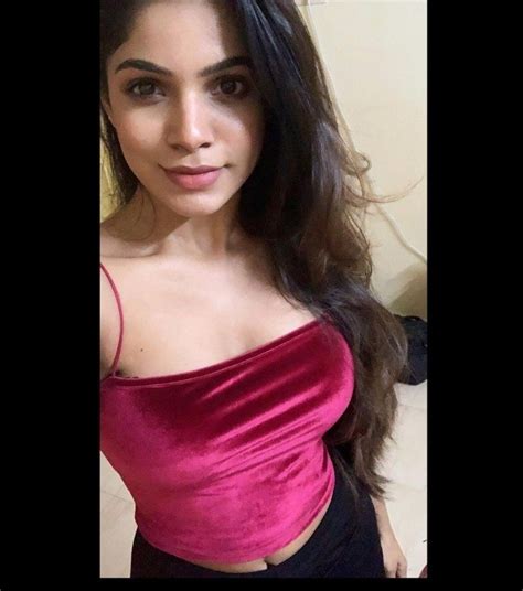 Divya Bharathi Aka Divyaa Photos Stills Images