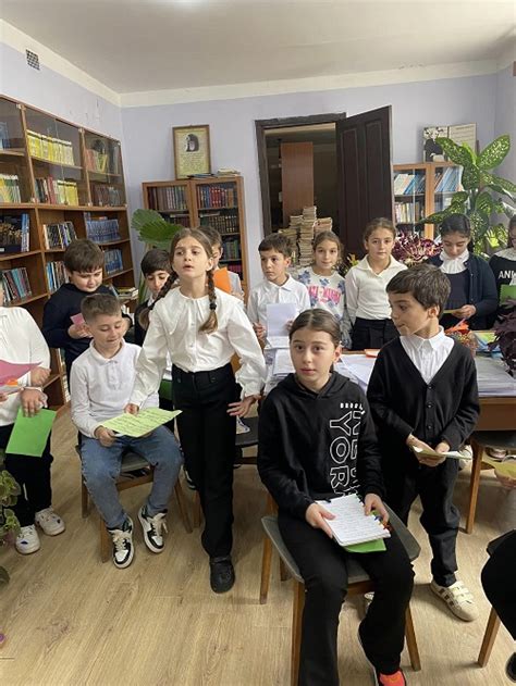 ბათუმის N8 საჯარო სკოლის მოსწავლეებმა პედაგოგებს პროფესიული დღე მიულოცეს ეტალონი