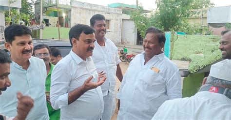 S B Amzath Basha రోడ్డు ప్రమాదంలో గాయపడిన మైనార్టీ నాయకులు అబ్దుల్లా గారిని పరామర్శించిన మాజీ