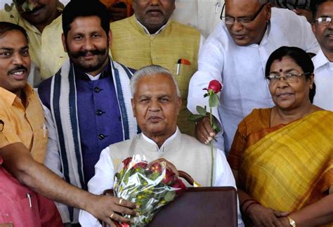Bihar Finance Minister Arrives To Present The State Budget For 2015 16