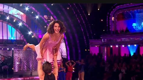 Strictlys Bobby Brazier And Dianne Buswell Recreate Iconic Dirty Dancing Lift As She Makes