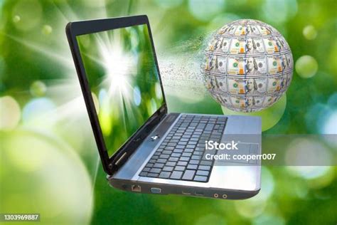 노트북의 이미지와 화면 밖으로 비행 돈의 공 작은 입자는 공에서 분리됩니다 3d 이미지 구에 대한 스톡 사진 및 기타 이미지 구 금융 날기 Istock