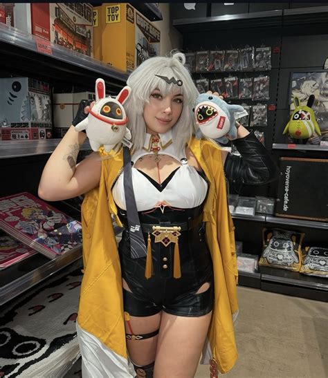 Yi Xuan Cosplay Cosplayer Teddy Zenless Zone Zero Hoyolab