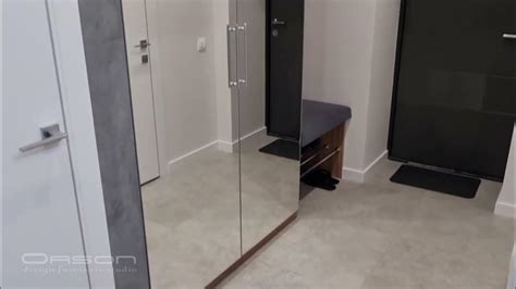 Світла сучасна шафа в передпокій з мякою лавкою і складними гачками Youtube