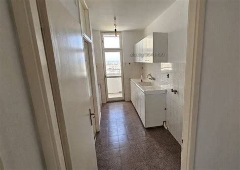 Пловдив Хол кухня две спални комуникативно място кв Тракия Тристаен апартамент 75 кв м