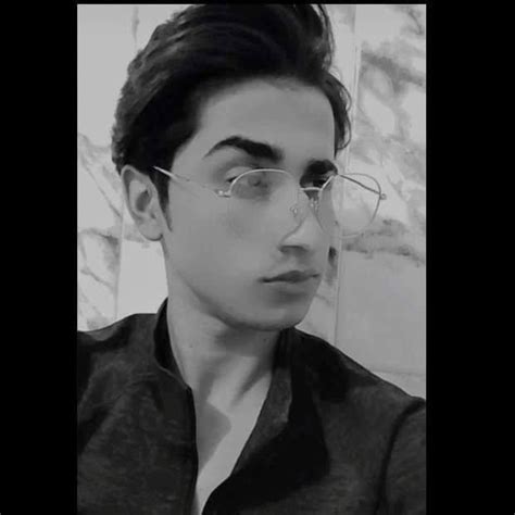 ‎حُسين Hussain‎ Not30 • Threads Say More