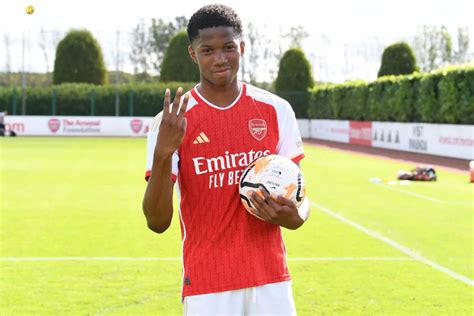 ယူနိုက်တက်ရဲ့ကမ်းလှမ်းမှုကို လက်ခံလိုက်တဲ့ အာဆင်နယ်လူငယ်ကြယ်ပွင့် အိုဘီမာတင် Ballonestar