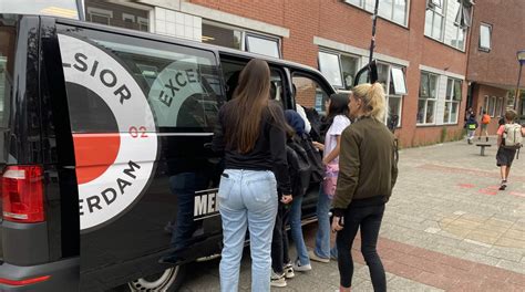 Imc Weekendschool Leerlingen Houden Persconferentie Bij Voetbalclub Excelsior Rotterdam