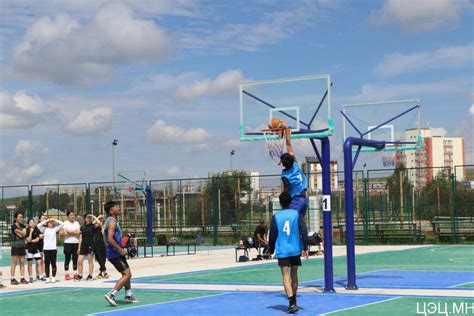 Дарханы залуус 5Х5 сагсан бөмбөгийн 6 талбайд цагийн хязгаарлалтгүй тоглох боломжтой боллоо Цэц МН