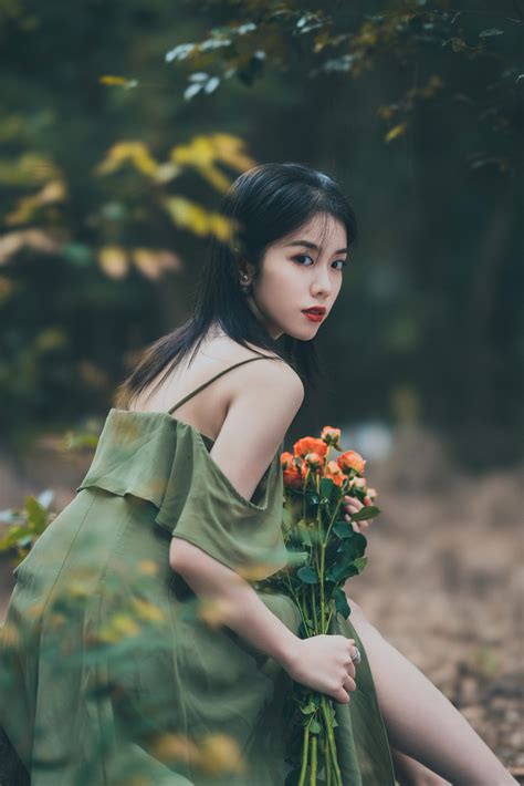 qin xiaoqiang women dark hair dress green clothing flowers asian depth of field wallpaper