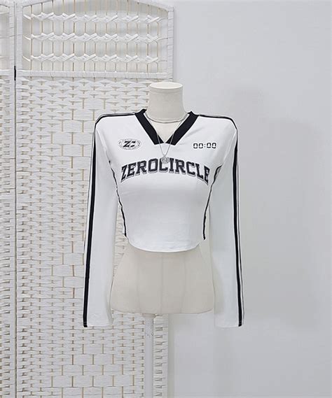 당일🚀y2k유니크스포티허리잘록블록코어룩 이클 슬림핏 브이넥 배색 로고 두줄 라인 밑단 굴림 라운드 빈티지 레터링 프린팅 나염 크롭 긴팔티셔츠 에이블리