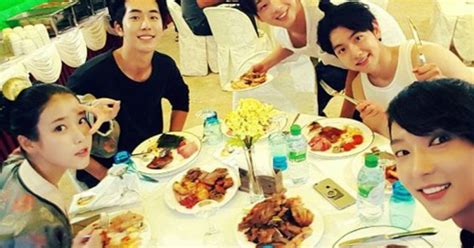 달의 연인 이준기 아이유·남주혁·지수와 인증샷 밥은 먹고 해야제