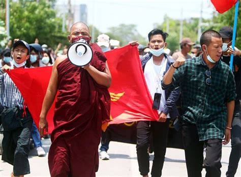 반군에 잇단 패배 탈영도 늘어…미얀마軍 궁지 몰리나 네이트 뉴스