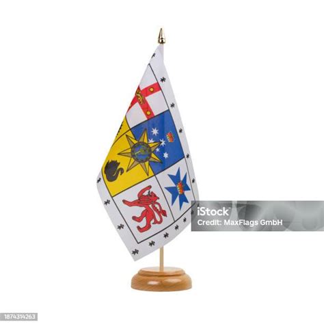 호주 로얄 표준 깃발 작은 나무 호주 책상 깃발 흰색 배경에 고립 0명에 대한 스톡 사진 및 기타 이미지 0명 기 기둥