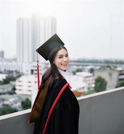 รวมไอเดีย ถ่ายรูปรับปริญญา แบบดาราเก๋ๆ รับรองว่าเด็ดไม่เหมือนใคร