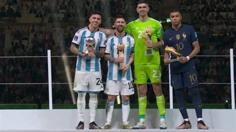 ميسي يفوز بجائزة أفضل لاعب بكأس العالم و مبابي هداف البطولة