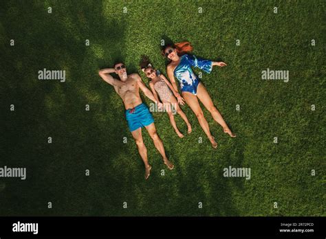 Gamines En Maillot De Bain Banque De Photographies Et Dimages Haute R Solution Alamy
