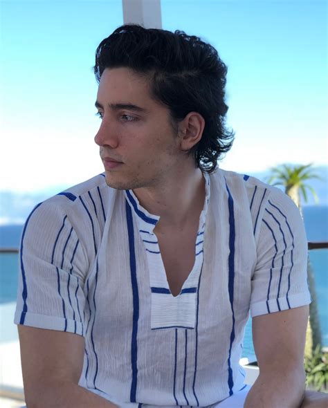 El hijo de Alejandro Fernández roba suspiros en las redes