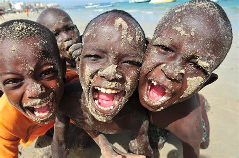 교컴 아프리카 아이들이 가르쳐준 행복