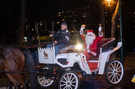 Velika radost za mališane Sutra dolazi Djeda Mraz sa poklonima