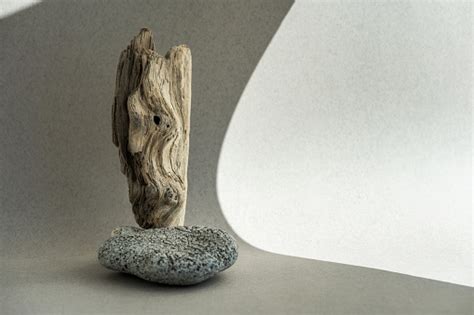 전시회 및 제품 발표를 위한 연단 재료 돌 나무 천연 소재로 만든 아름다운 회색 배경 구성이 있는 추상적인 자연 장면 0명에