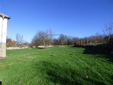 Момина църква Просторна Къща с 3 спални 2 бани Wc ремонтирана От Собственик Двуетажна