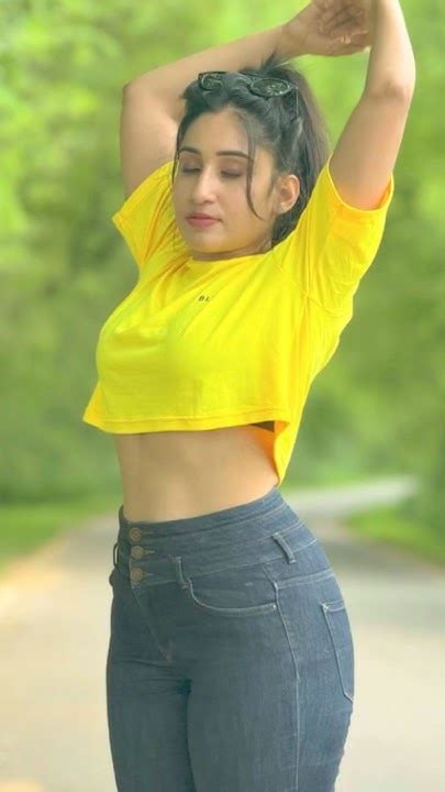 ගොඩක් කොල්ලො කැමති මේ ගානට ඇග තියෙන ලස්සන සුදු කෙල්ලොන්ට කියන්නෙ ඇත්තද 😏🌝🧚‍♀️ පේශානි Shorts