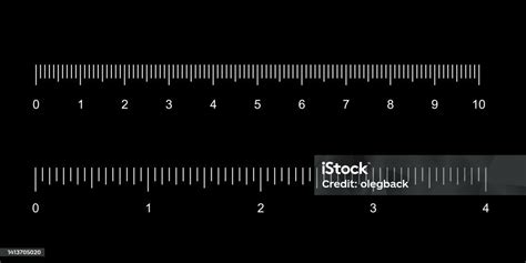 길이 벡터 일러스트레이션을 측정하기 위해 세로 흰색 선 분할과 숫자로 설정된 눈금자 테이프입니다 간단한 학교 도구 4 인치 및 10 센티미터 길이 검은 배경에 수학 수업을