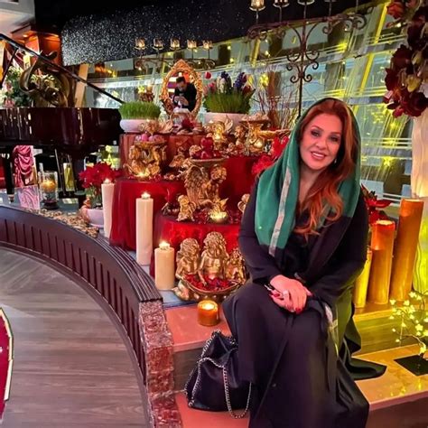 بوسه غلیظ و یهویی سارا خوئینی ها به لُپ نسرین مقانلو