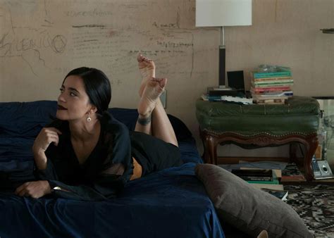 Paulina Gaitan R Celeb Barefoot