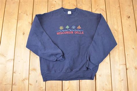 Vintage 1990s Wisconsin Dells Embroidered Sun Crewneck Sweatshirt Mens