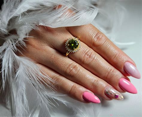 Гама Елит Честит ден на прегръдката На 21 януари целият свят празнува един от най