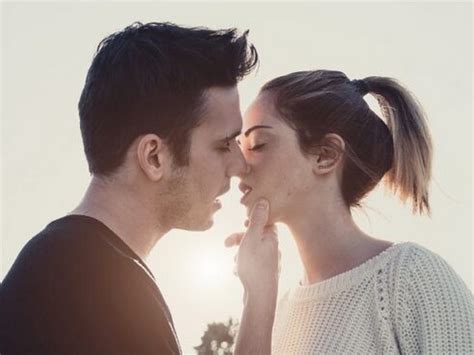 Как да познаеш че е влюбен според зодията му