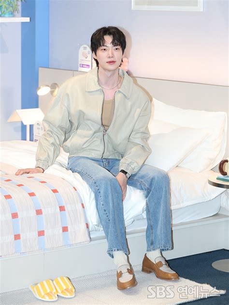 E포토 안재현 내 침실에 오신 걸 환영합니다