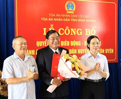Trao Quyết định Bổ Nhiệm Cán Bộ Của Chánh án Tand Tối Cao Tại Bình Dương