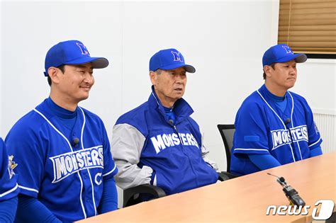 최강몬스터즈 신임 사령탑 김성근 감독 두산과 경기 각오는