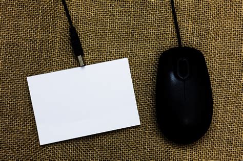 디자인 비즈니스 개념 빈 복사 텍스트 웹 배너 홍보 자료에 대 한 모의 템플릿 백서 컴퓨터 마우스 황 마를 배경 표현 아이디어