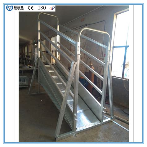 Custom Adjustable Loading Ramp For Portable Yards Galvanized Fence And Farm Fence