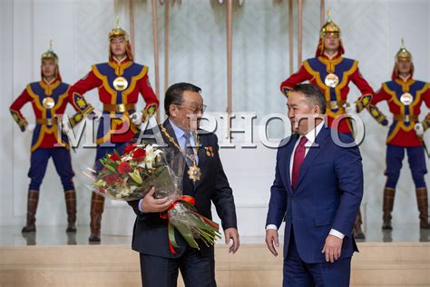 БНМАУ ЗХУ ын баатар хошууч генерал сансрын нисгэгч Ж Гүррагчаад Чингис хаан одон гардууллаа