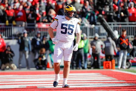 Michigan Dl Mason Graham A Likely First Round Pick Declares For 2025