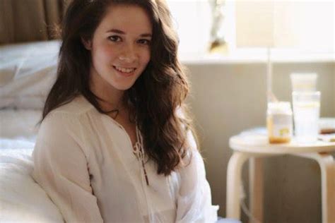 战狼2中极易忽略的细节，吴京捡来的美国妞尴尬了