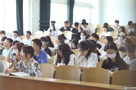 线下上课第一天元气满满 长江大学新闻网