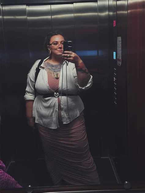 Знайома потрапила в лікарню Вона ВПО син в армії вона одна в Че Забрала швидка Пішла купити