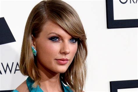 Taylor Swift Unveils Sensual Slow Paced Video For Style Upi Com