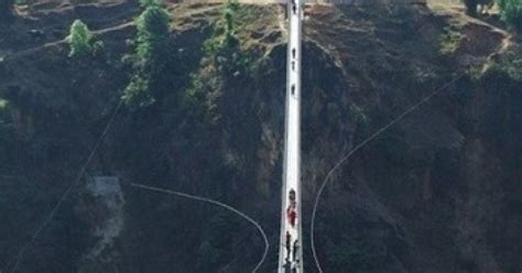 높이 117m 구름다리 내려다 보기만 해도 다리가 후들후들 아찔하네