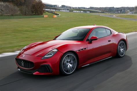 マセラティ、新型『グラントゥリズモ』の受注に先立ちコンフィギュレーターを開設。75周年モデルも用意 クルマ Autosport Web