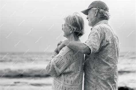 Retrato En Blanco Y Negro De Dos Hermosos Y Felices Ancianos O