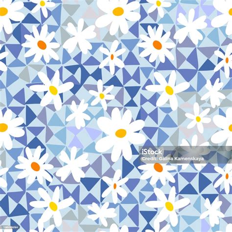 데이지와 꽃 배경 간단한 초원 꽃은 여러 가지 색상 삼각형 배경에 오버레이 기하학적 다각형 질감에 작은 꽃의 실루엣과 여름 식물 원활 한 패턴 0명에 대한 스톡 벡터 아트