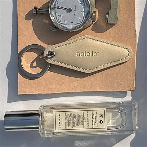 애틀리에 행궁동가죽공방 행궁동커피크 럽 4기 커피를 배우고 소통하며 즐기는 자리에서 가죽러로서 할 수 있는 동참을 하고자 소가죽코스터를 선물하였습니다 컵이