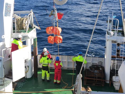 Deploying An Oceanographic Mooring Adventures In Oceanography And Teaching